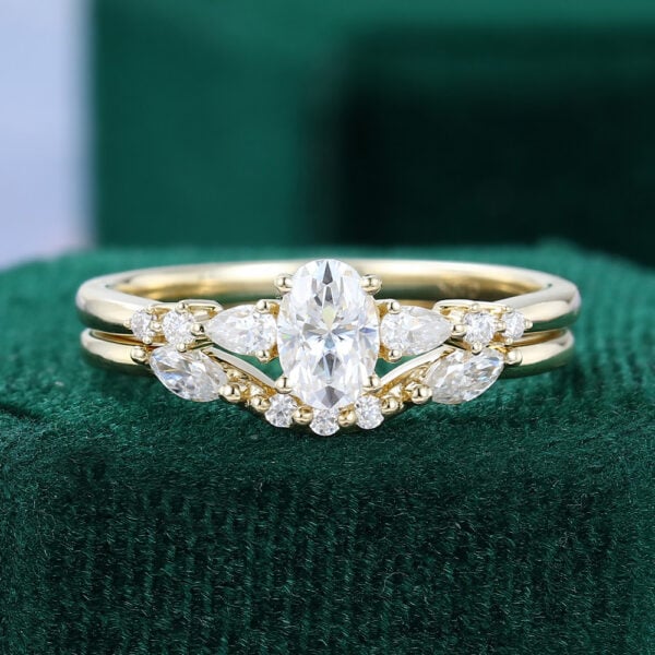 Oval Cut Moissanite Cluster Bridal Ring Set with Curved Band - MollyJewelryUS