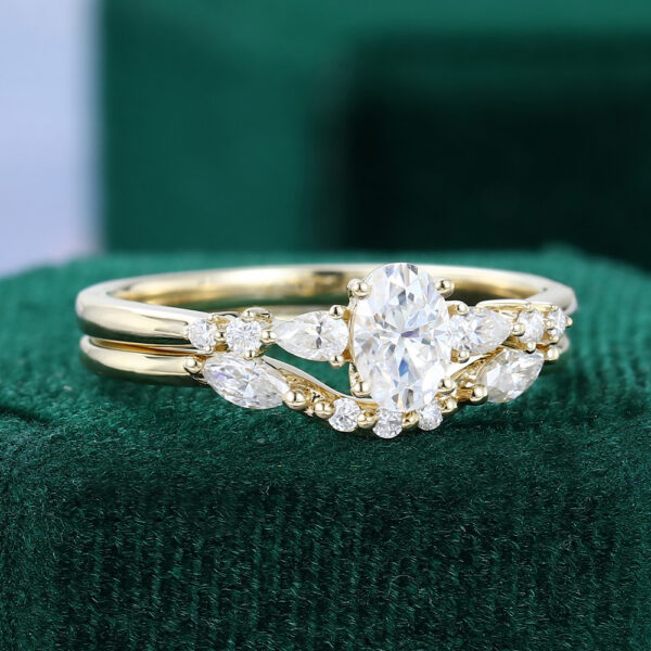 Oval Cut Moissanite Cluster Bridal Ring Set with Curved Band - MollyJewelryUS